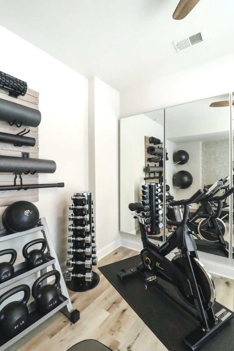 21+ Easy Ways To Organize Workout Equipment For Home Gyms